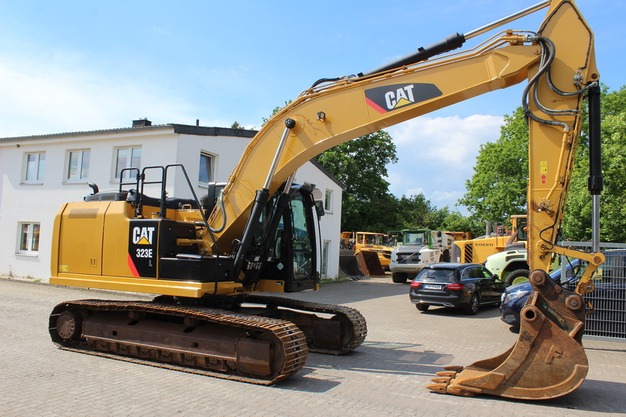 Kettenbagger Caterpillar 323 EL - Podlasly Baumaschinen