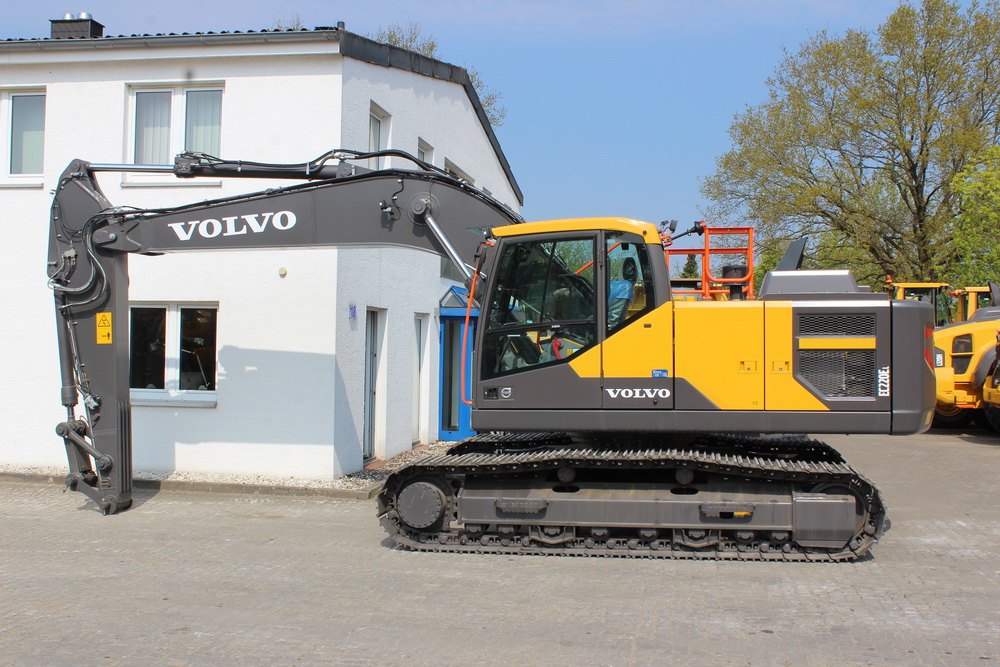 Crawler excavator Volvo EC 220 EL - Podlasly Baumaschinen