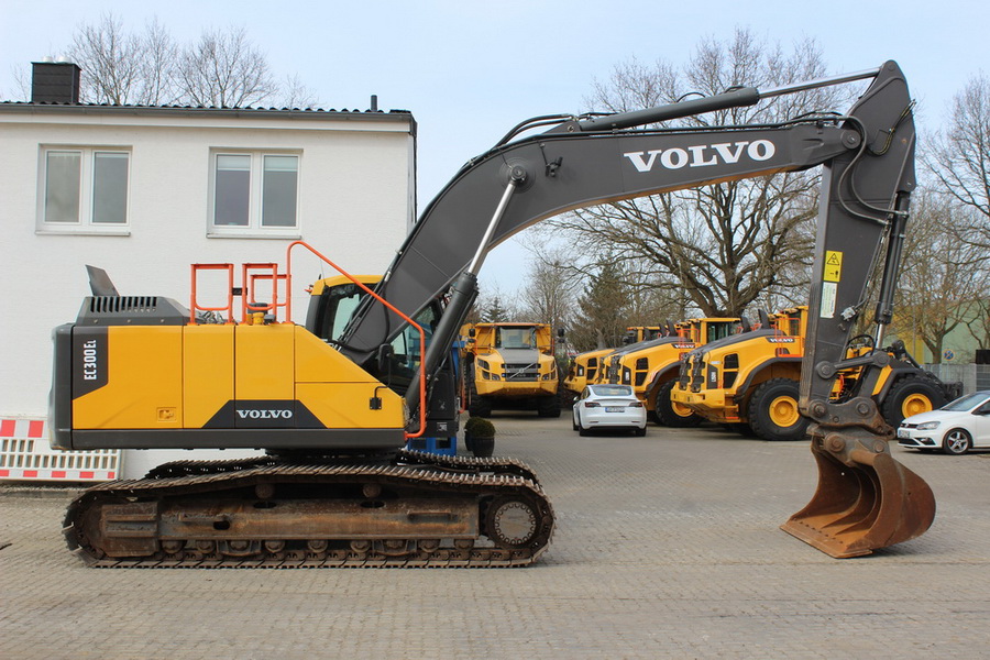 crawler excavator Volvo EC 300 EL - Podlasly Baumaschinen