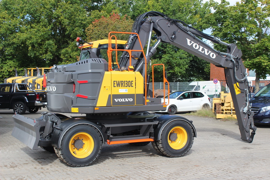 Mobilbagger Volvo EWR 130 E - Podlasly Baumaschinen