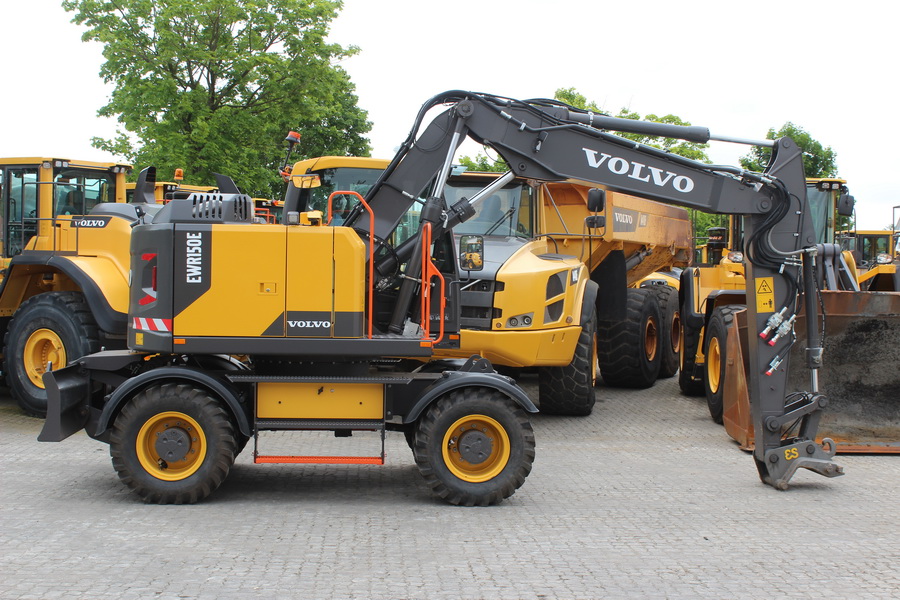 Mobilbagger Volvo EWR 150 E - Podlasly Baumaschinen