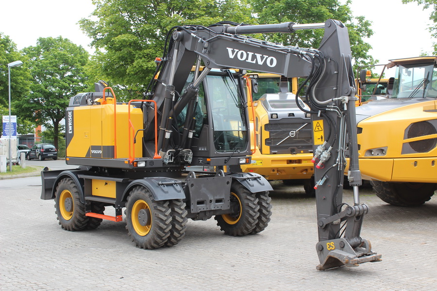 Mobilbagger Volvo EWR 150 E - Podlasly Baumaschinen