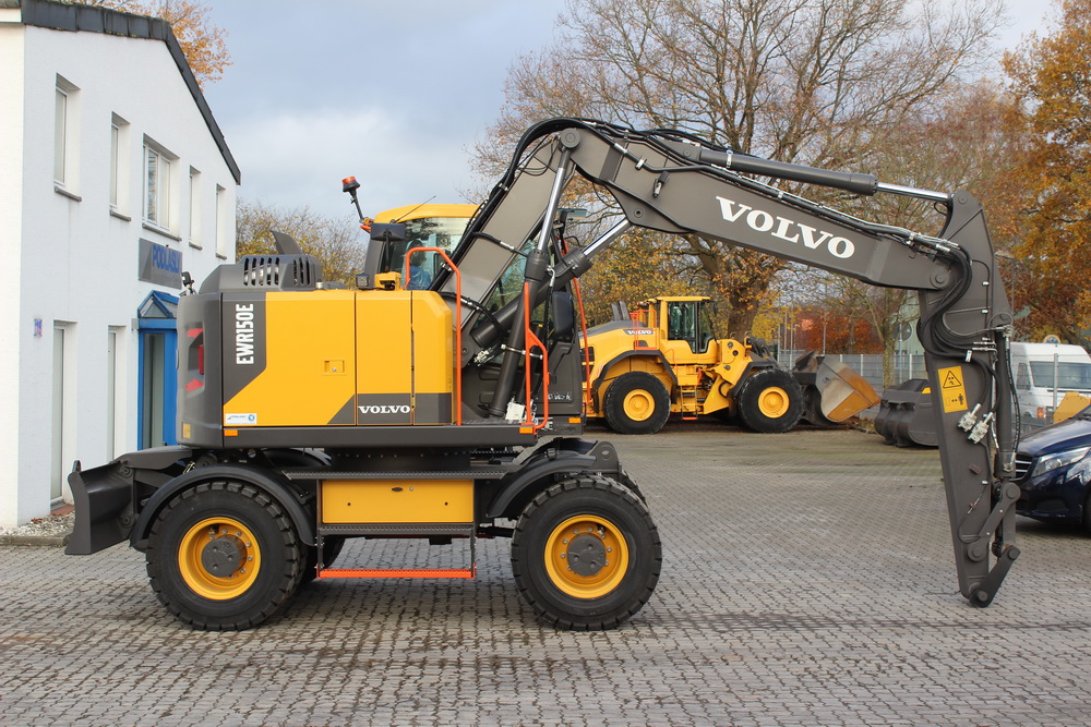 Mobilbagger Volvo EWR 150 E - Podlasly Baumaschinen