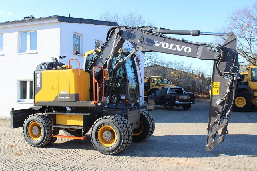 Mobilbagger Volvo EWR 150 E DEMO - Podlasly Baumaschinen