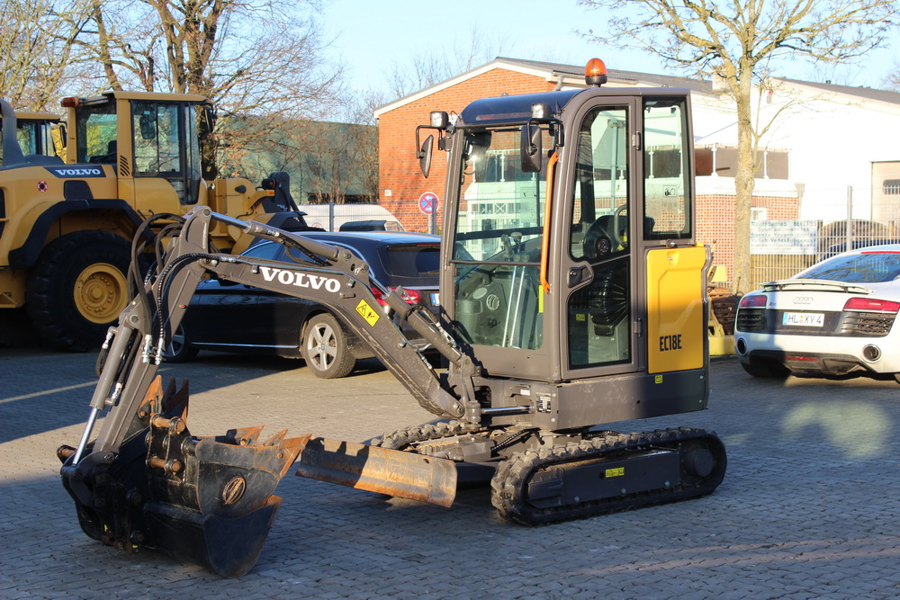 Minibagger Volvo EC 18 E - Podlasly Baumaschinen